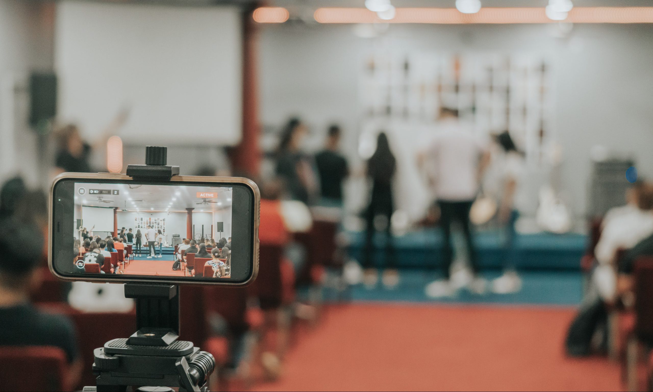 How to Hold a Hybrid Memorial Service - TalkDeath